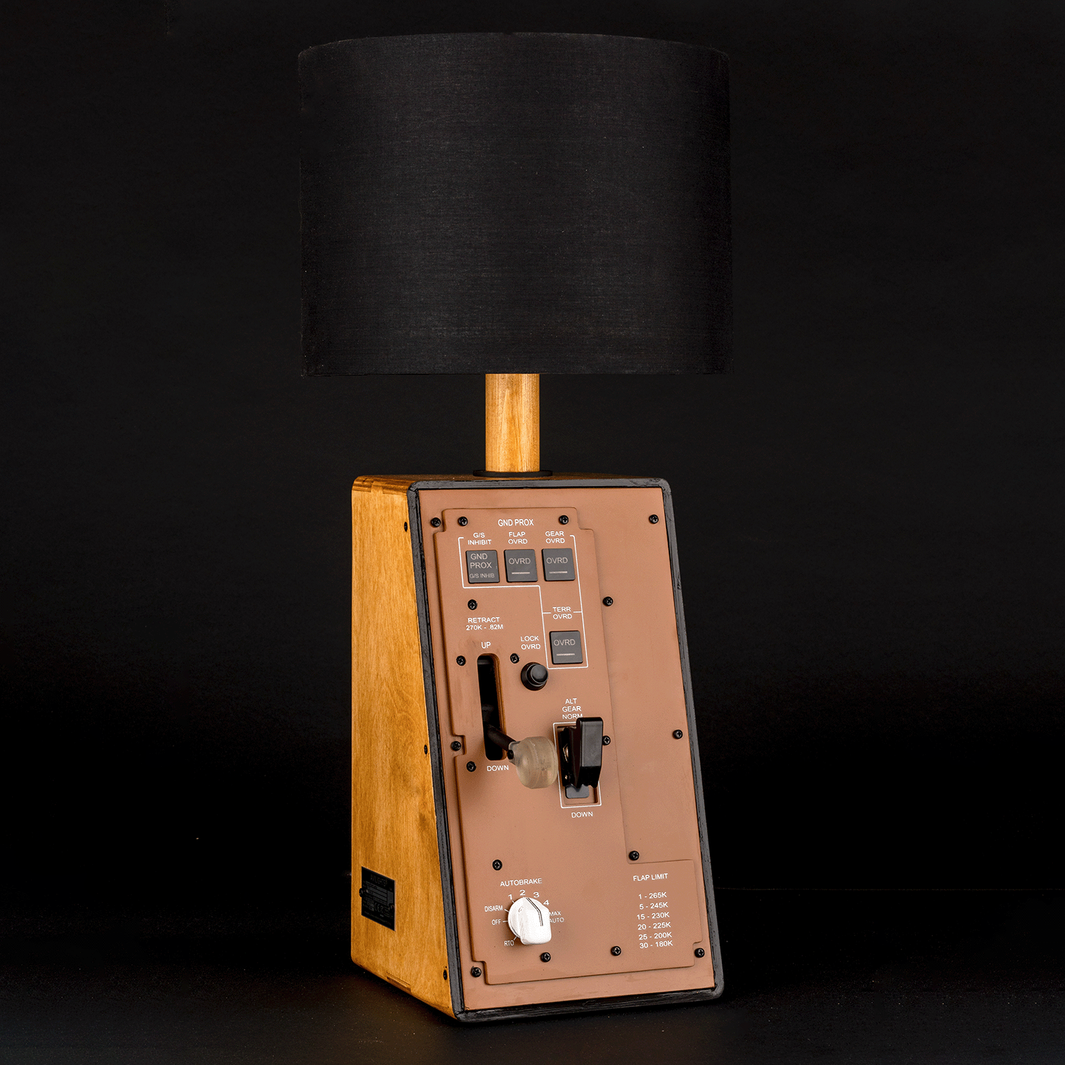 NG Boeing 777 Livingroom Lamp – AviLights